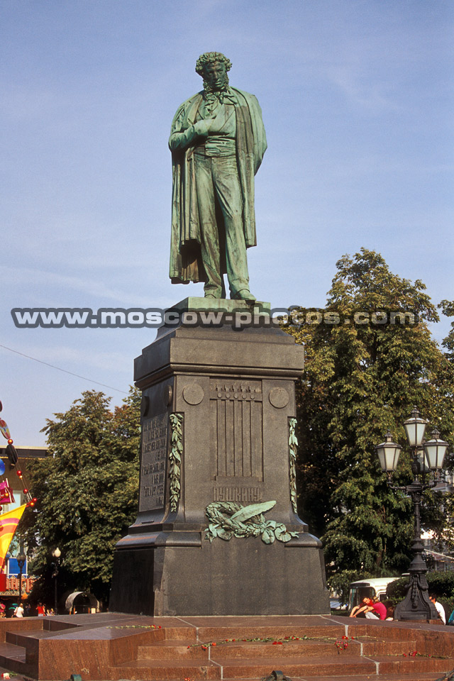 Moscow Photos - The monument to Alexander Pushkin - View 2